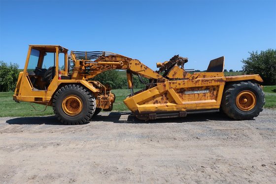 John Deere 762 Scraper