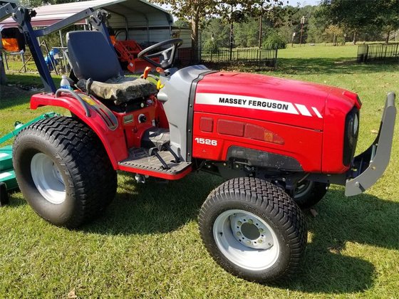 Massey Ferguson 1526 Tractor