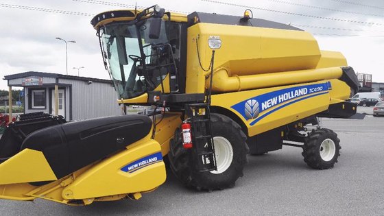 New Holland TC4.90 Combine