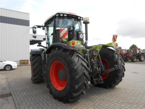 Claas XERION 3300 Tractor