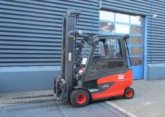 Linde E30 Forklift