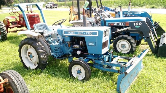 Ford 1300 Tractor
