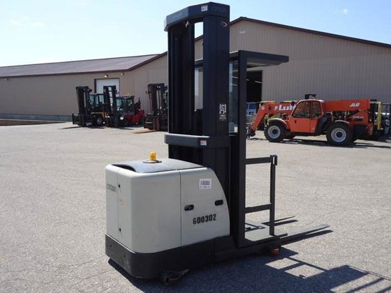 Crown SP 3020-30 Order Picker