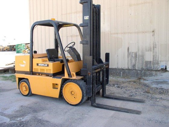 Caterpillar T150D Forklift