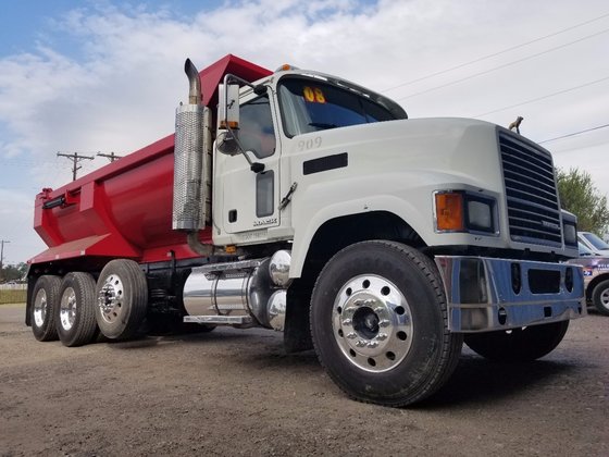 Mack PINNACLE Dump truck