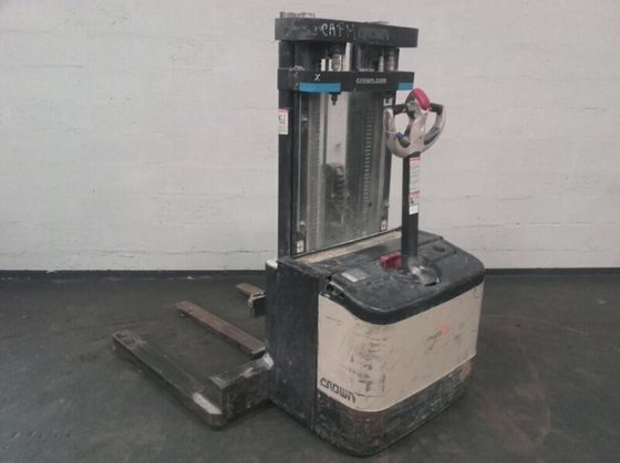 Crown WS 2300-1.8 Pallet Stacker