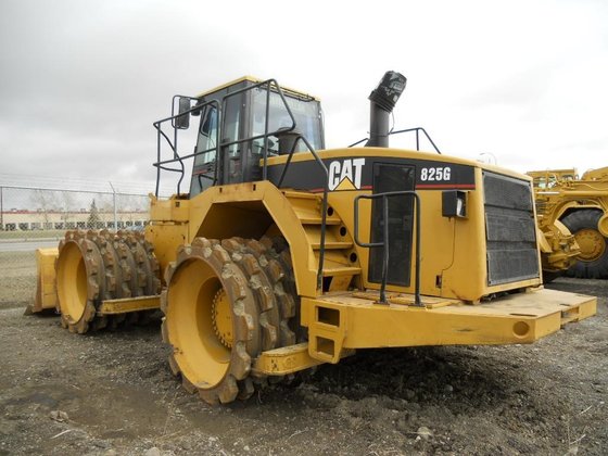 Caterpillar 825G Compactor