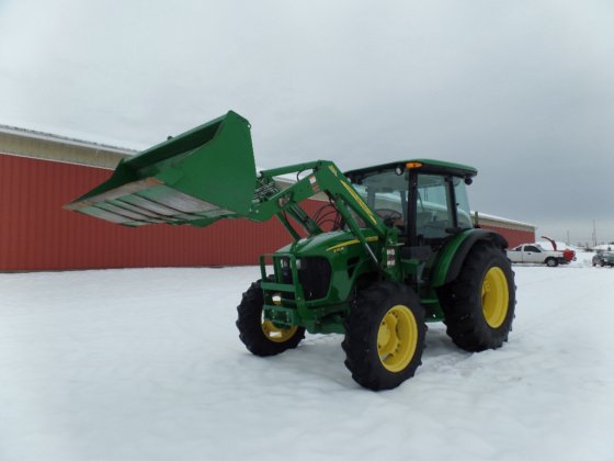 John Deere 5105M Tractor