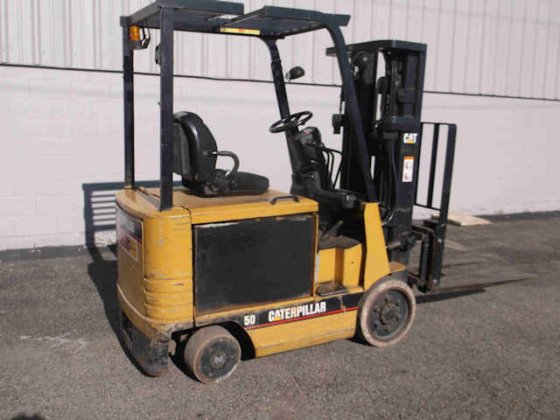 Caterpillar 2EC25 Forklift