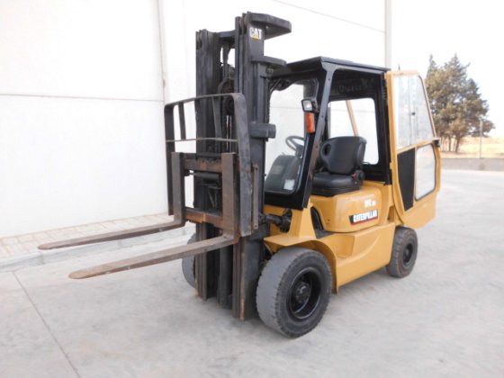 Caterpillar DP30K Forklift