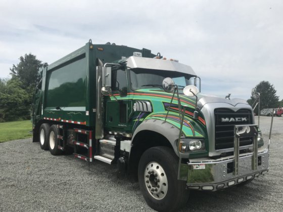 Mack GRANITE GU433 Cab Chassis truck
