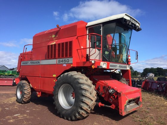 Massey Ferguson 8450 Combine