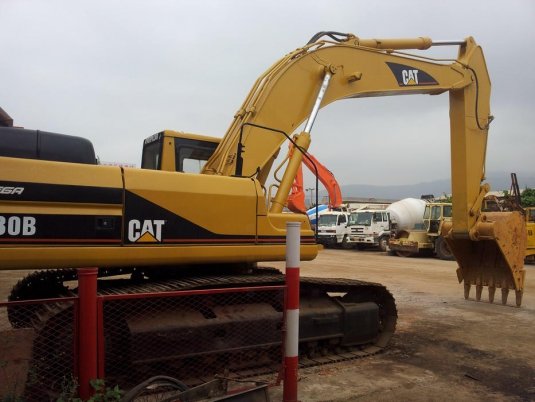Caterpillar 330B Excavator