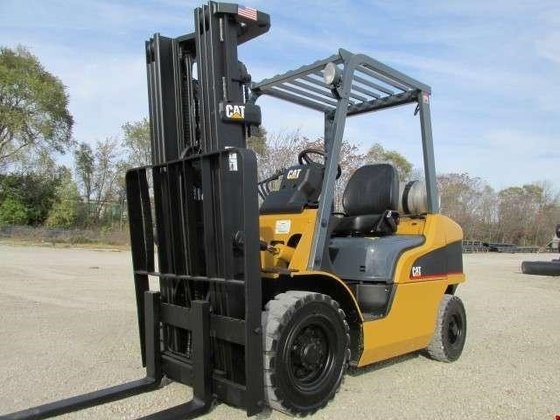 Caterpillar P5000 Forklift