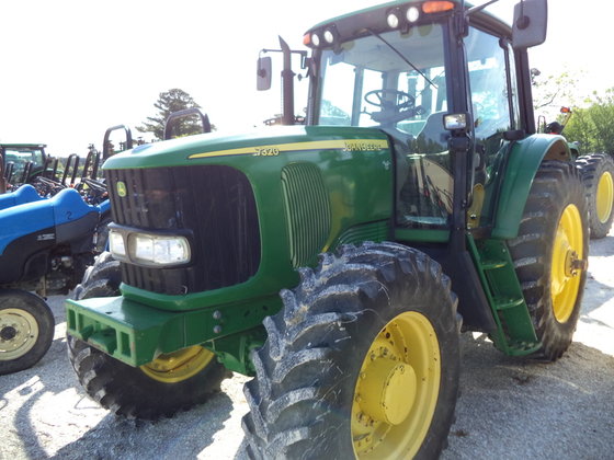 John Deere 7320 Tractor