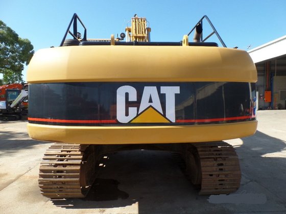 Caterpillar 325C Excavator