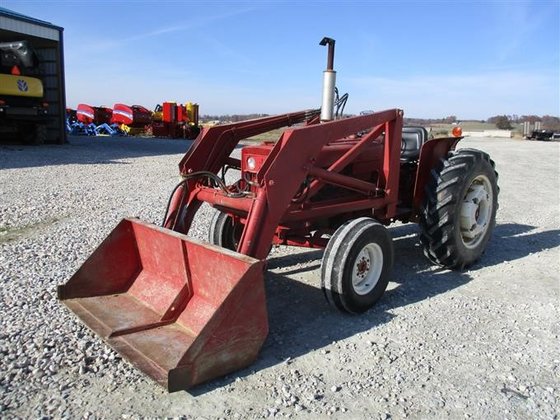 International Harvester 444 Tractor