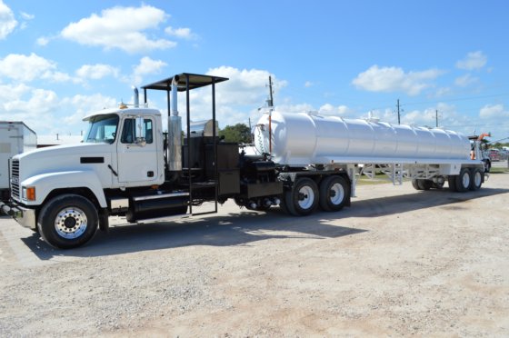Mack CH613 Tanker truck