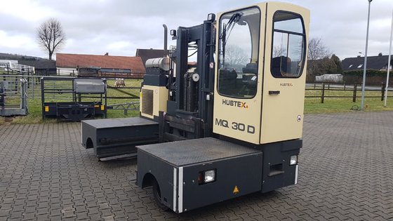 Hubtex MQ 30 Sideloader