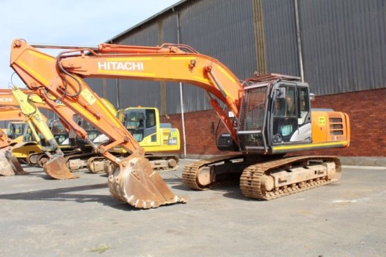 Hitachi ZX200-5G Excavator