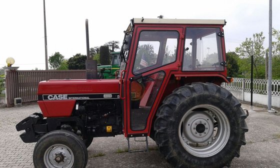 Case IH 585 Tractor
