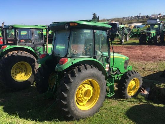 John Deere 5725 Tractor