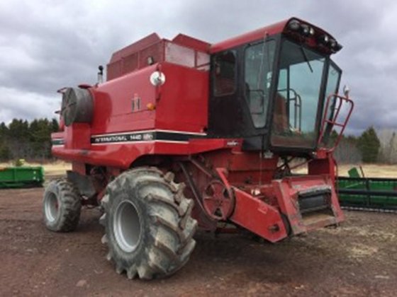 International 1440 Combine