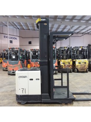 Crown SP 3510-30 Order Picker