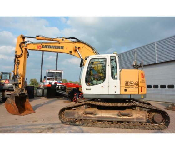 Liebherr R 924 COMPACT Excavator