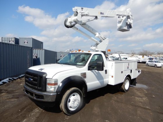 Altec AT37G Bucket (boom) truck