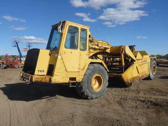 John Deere 762 Scraper