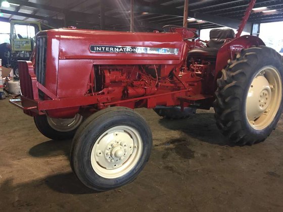 International Harvester 354 Tractor