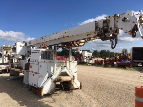 Altec D3060 Bucket (boom) truck