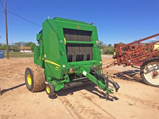 John Deere 569 Baler