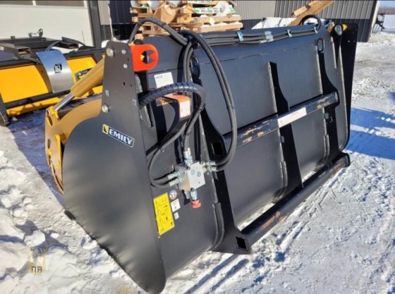 EMILY SILAGE DEFACER BUCKET in Gimli, Manitoba, Canada