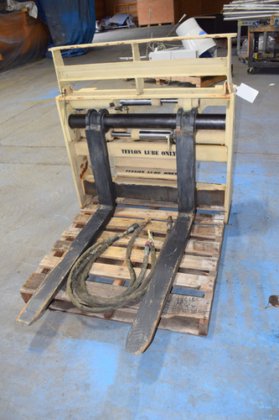 Reach forklift side shift fork positioner attachment in Toledo, WA, USA