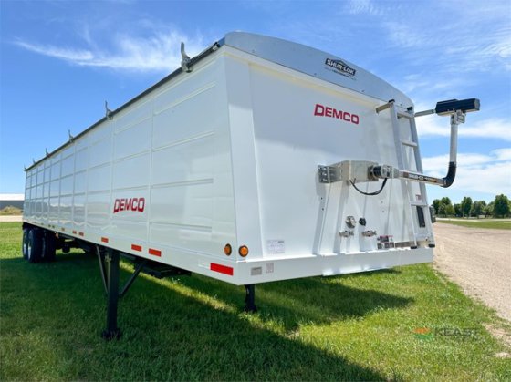 2026 DEMCO HOPPER / GRAIN TRAILERS in Henderson, IA, USA