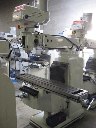 MAXIMART VERTICAL TURRET MILLING MACHINE in Mississauga, Ontario, Canada