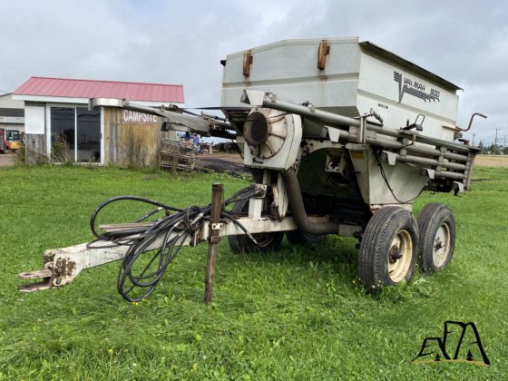 1998 Valmar 500 Pull-Type Fertilizer Spreader in Prince Edward Island ...