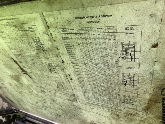 1998 Valmar 500 Pull-Type Fertilizer Spreader in Prince Edward Island ...