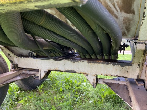 1998 Valmar 500 Pull-Type Fertilizer Spreader in Prince Edward Island ...