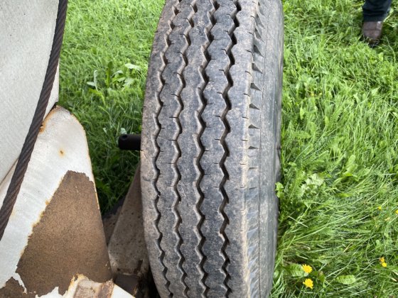 1998 Valmar 500 Pull-Type Fertilizer Spreader in Prince Edward Island ...