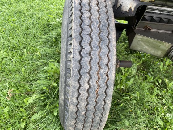 1998 Valmar 500 Pull-Type Fertilizer Spreader in Prince Edward Island ...