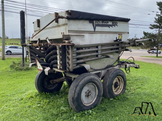 1998 Valmar 500 Pull-Type Fertilizer Spreader in Prince Edward Island ...