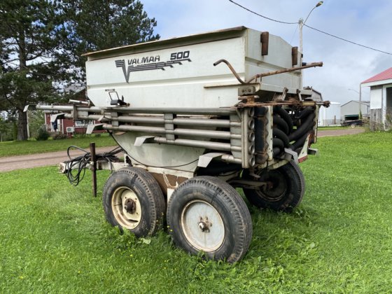 1998 Valmar 500 Pull-Type Fertilizer Spreader in Prince Edward Island ...