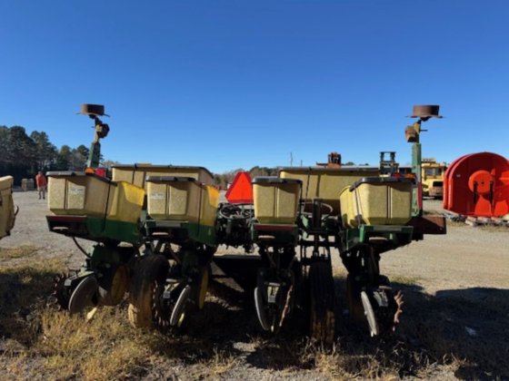 John Deere 7000 4 Row Corn Planter with Seed Control in Randolph, VA, USA