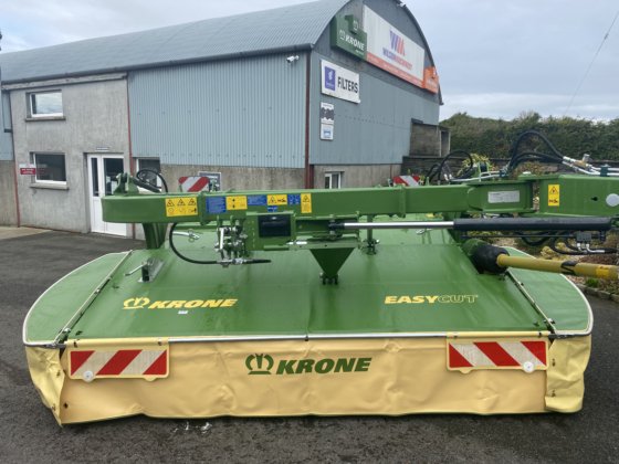 NEW KRONE EASY CUT TS 320 CV FITTED WITH A NEW KRONE GROUPER in ...