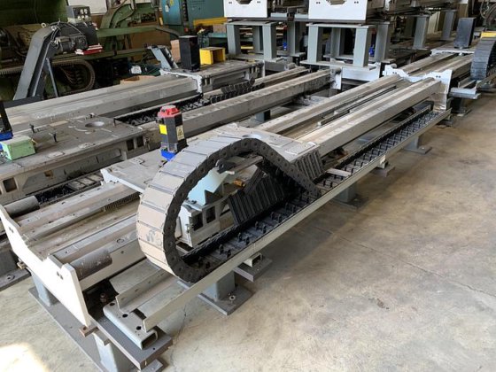 2001 FANUC RTU-1000 7TH AXIS ROBOT TRACK 500KG X 26' TRAVEL in Almont ...