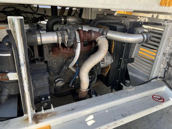 2002 JBT Commander 15w Wide Cargo Loader in Santa Fe Springs, CA, USA