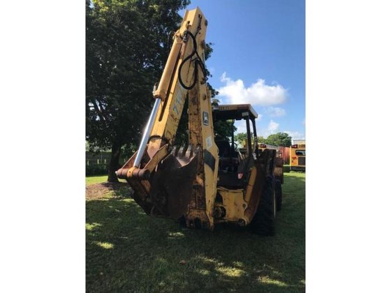 2000 JOHN DEERE 710 BACKHOE LOADER in Miami, FL, USA